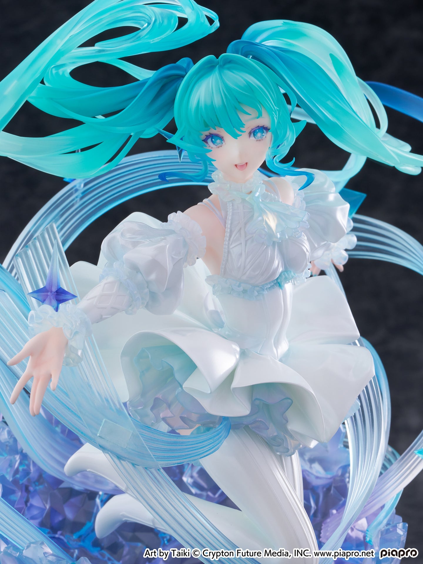 Hatsune Miku -Crystal Dress Ver. - 1/7 Scale Figure – Good Smile US